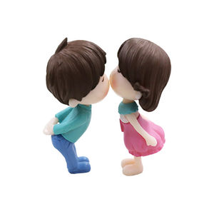 architectural-model-miniature-kissing-couple-cp16211-a-1 — thecraftshop.in